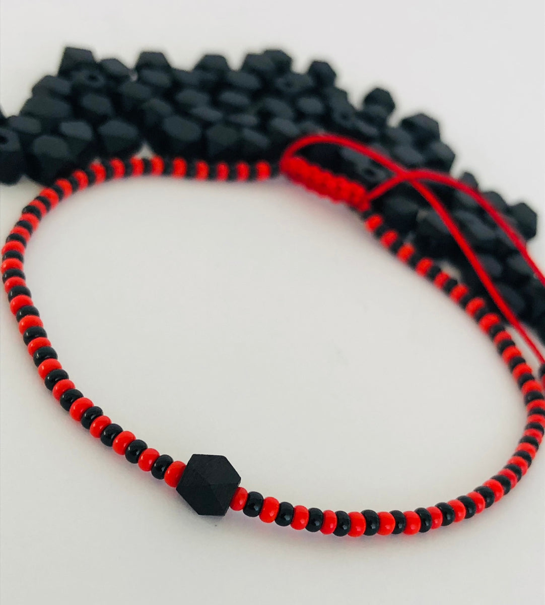 - 12 Pulseras azabache diamantado c/checas #10 rojas y negras ...